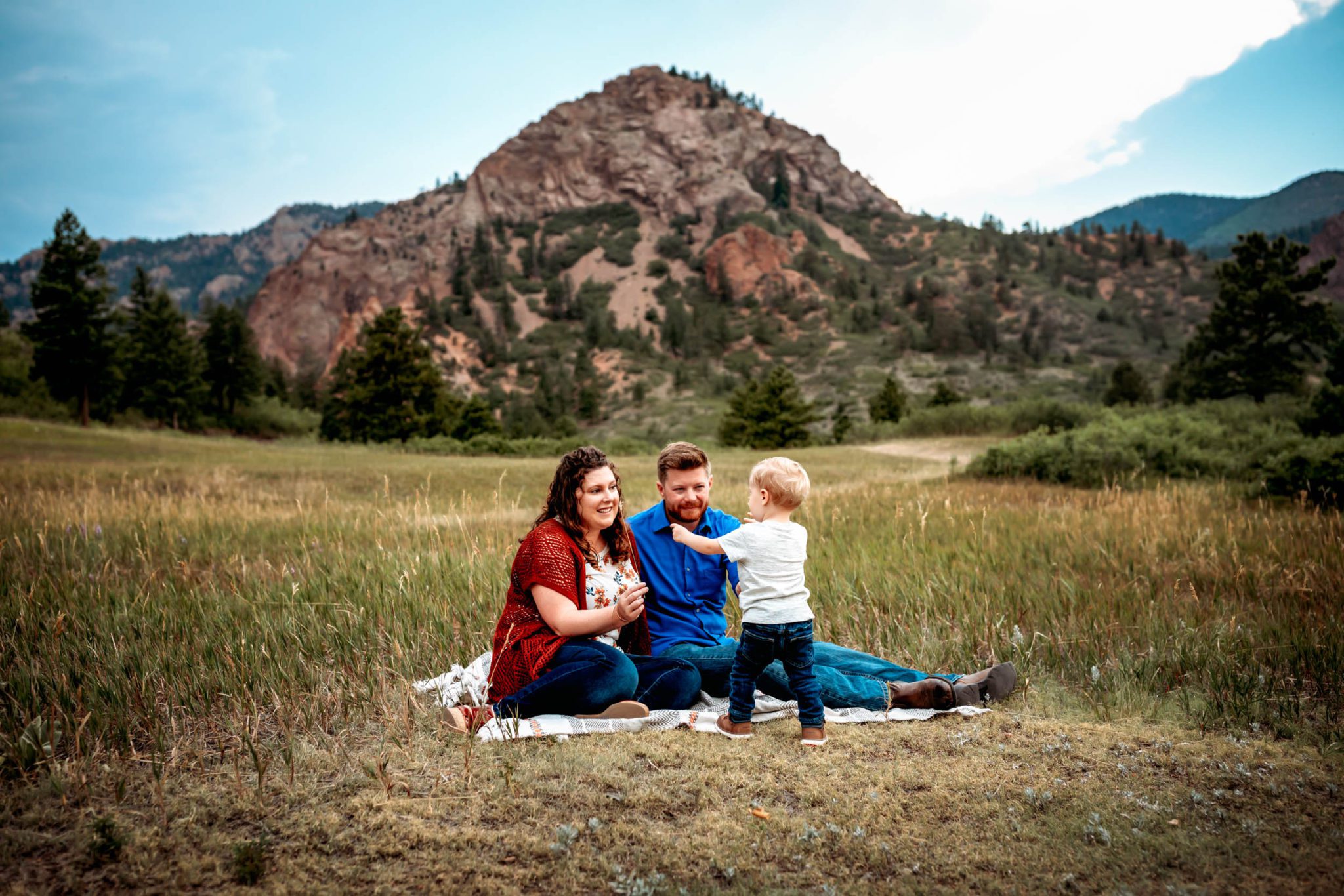 5 Reasons to Book your Colorado Family Photo Session in the Summer