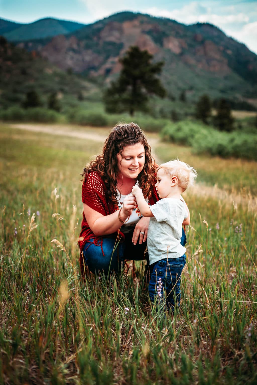 5 Reasons to Book your Colorado Family Photo Session in the Summer